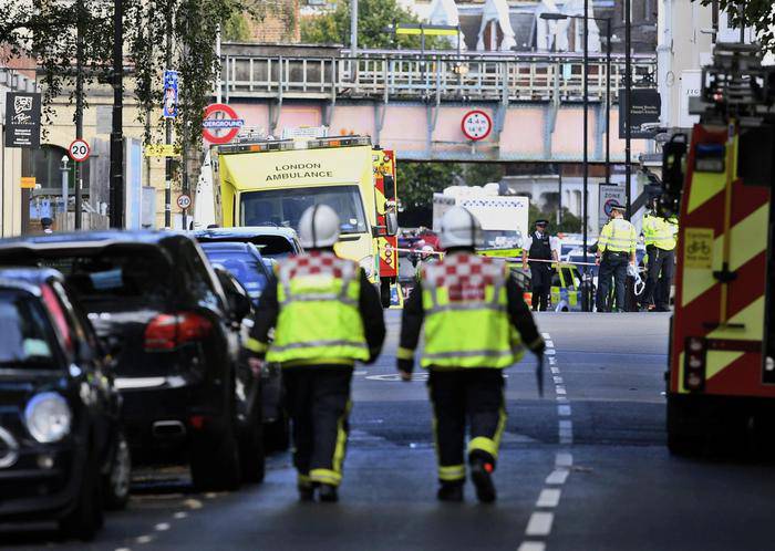 Londra sotto shock, Nuovo Attentato Terroristico nella Metropolitana ... Londra sotto shock, Nuovo Attentato Terroristico nella Metropolitana ...