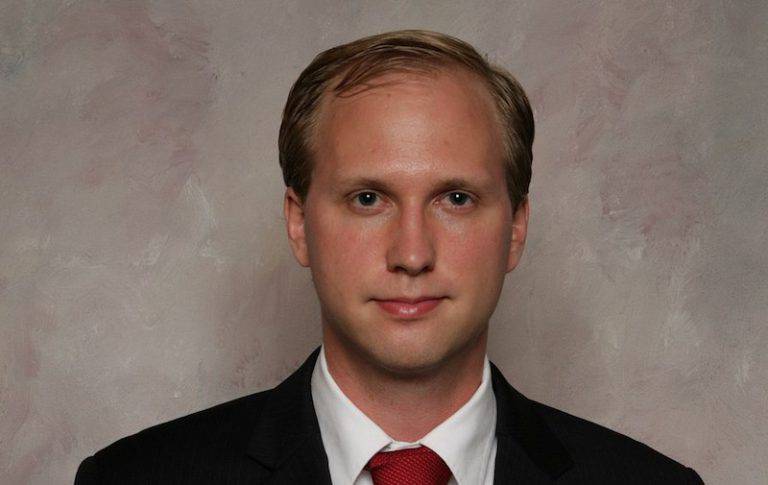 Il politico americano Nathan Larson è favorevole alla pedofilia?