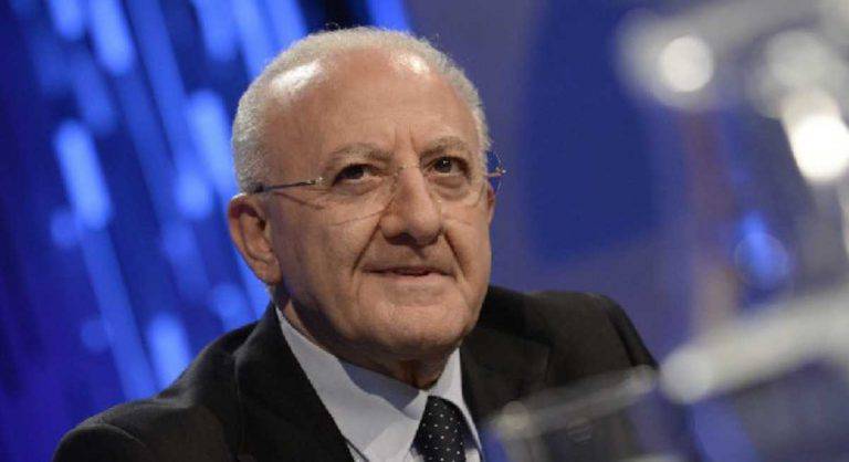 Vincenzo De Luca stoppa la movida: "Lanciamo la campagna 'No cafoni'"