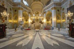 Preghiera a Maria, 3 febbraio. Religioso ha una visione mistica, mentre ...