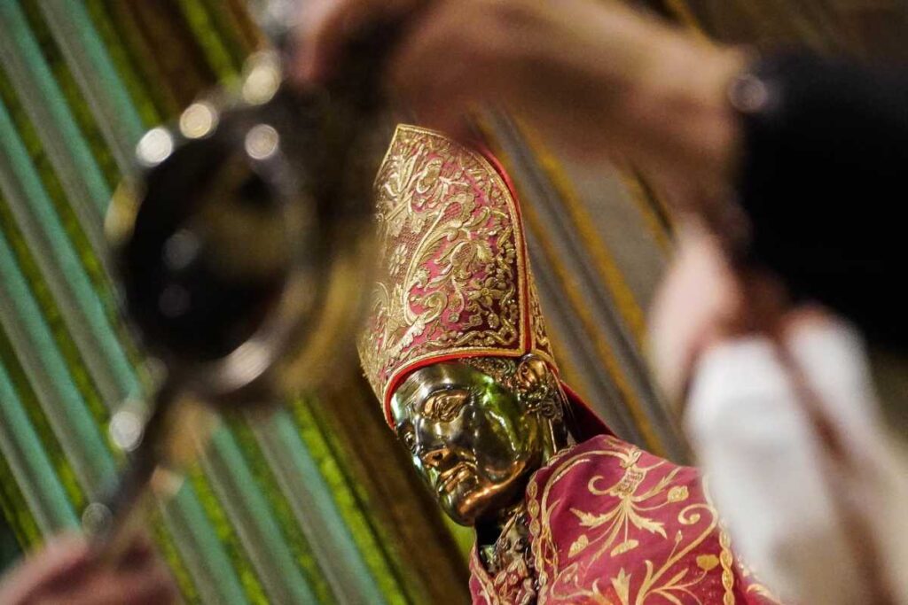 Miracolo di San Gennaro, il sangue si è sciolto - La Luce di Maria